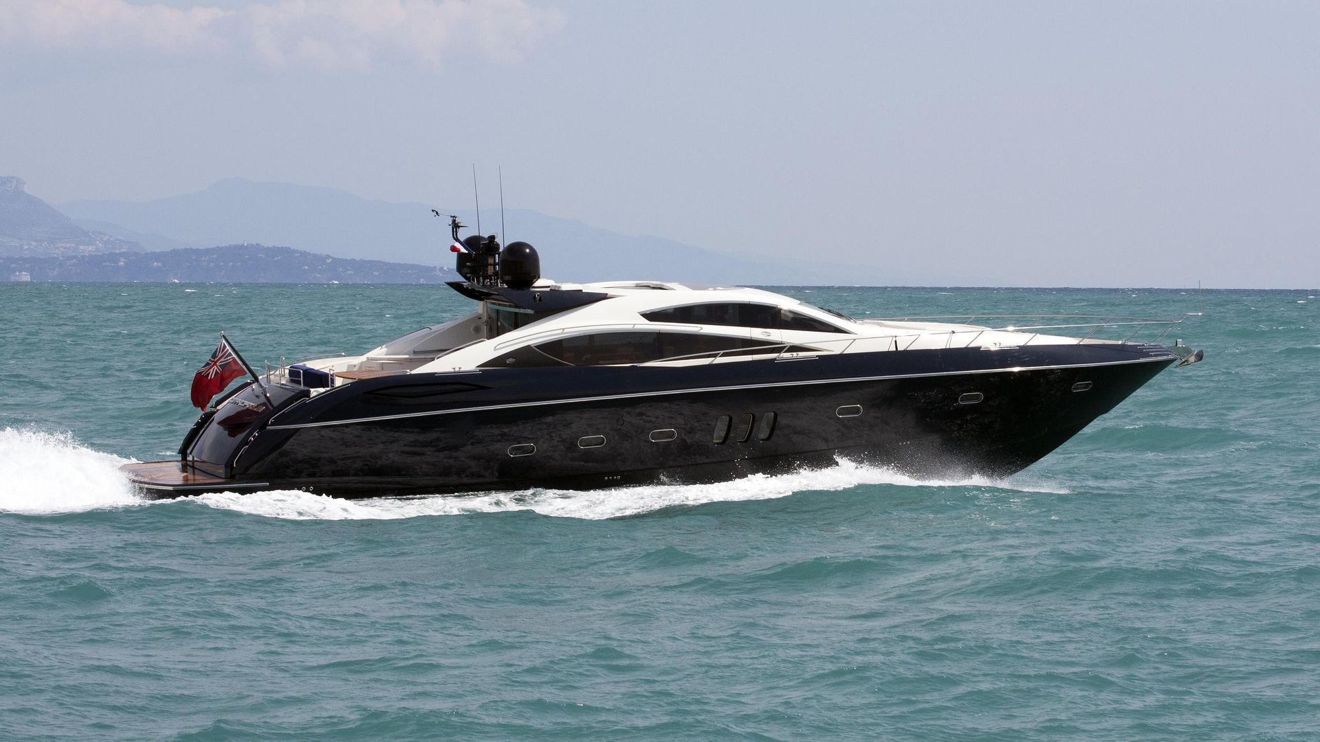 Low Profile yacht (Sunseeker, 24.97m, 2007)